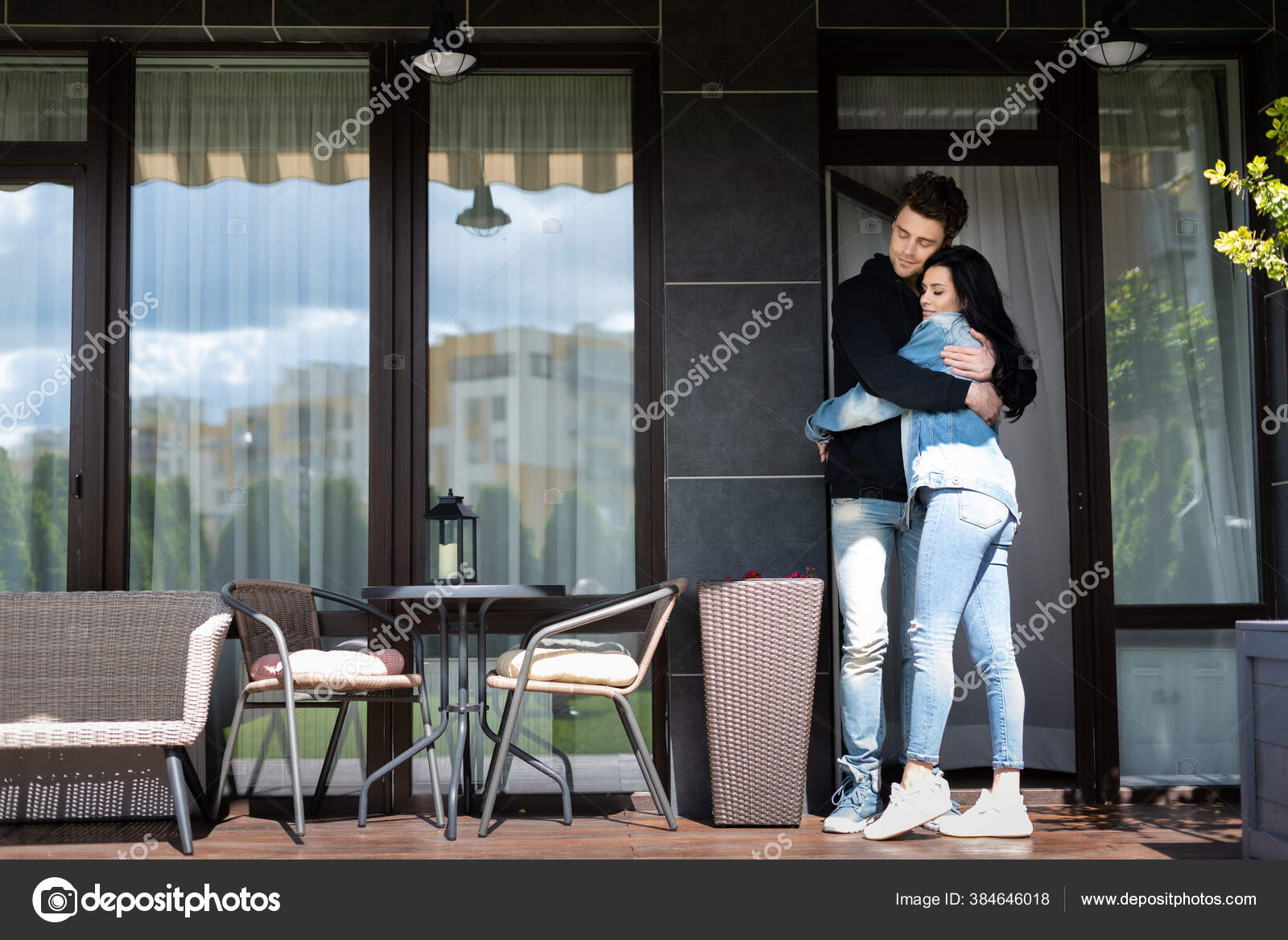 Young Couple Hugging Terrace House Daytime — Stock Photo © HayDmitriy ...