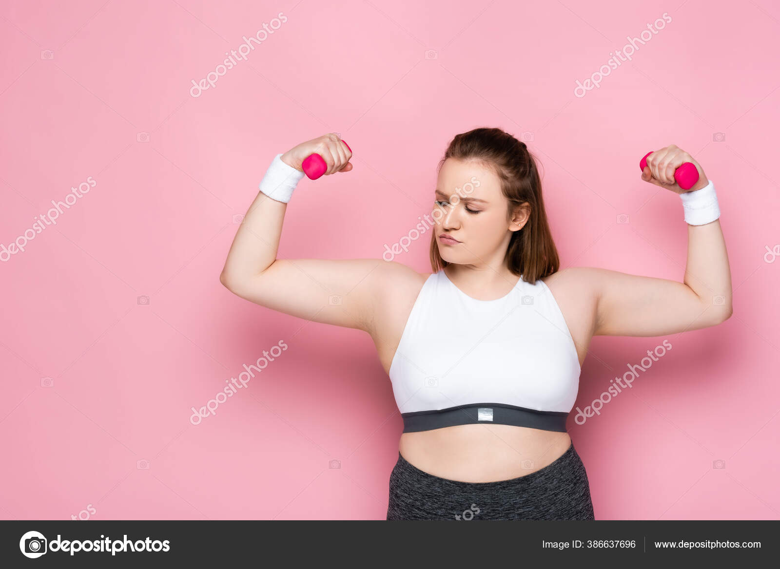 Serious Size Girl Training Dumbbells Pink — Stock Photo © HayDmitriy ...