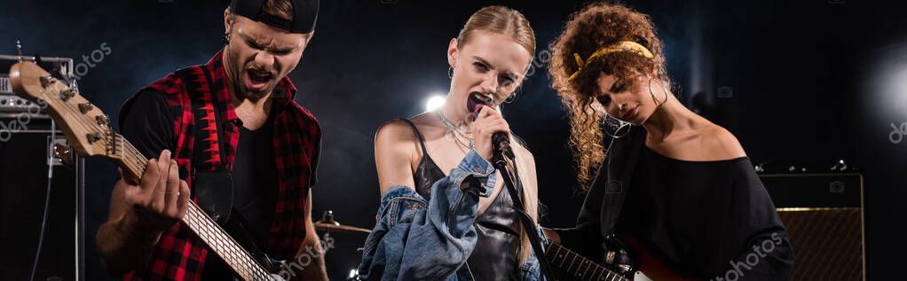 12,510 Live singing band Stock Photos, Images | Download Live singing ...