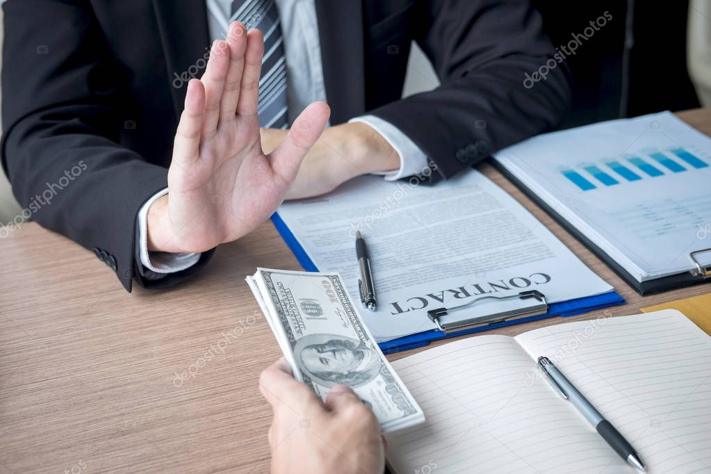 Concepto de lucha contra el soborno y la corrupci n, Hombre de negocios se niega y d 2024