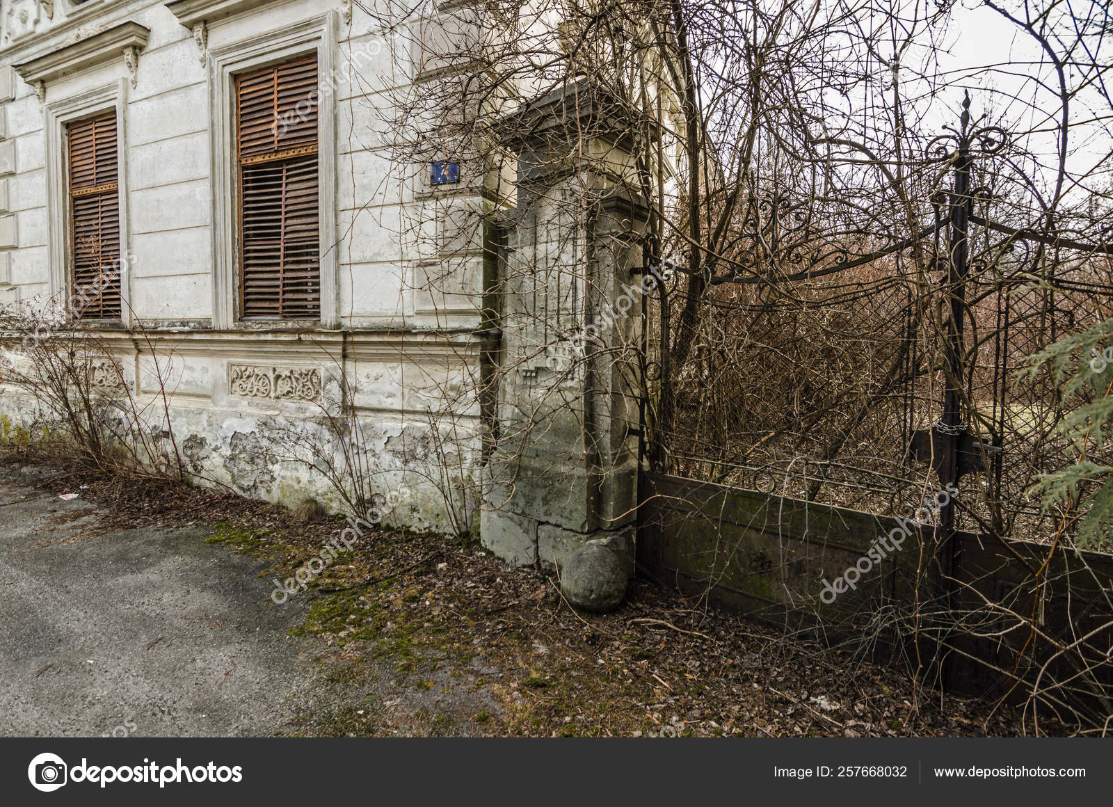 Abandoned House Old Rusty Gate Stock Photo by ©YAYImages 257668032