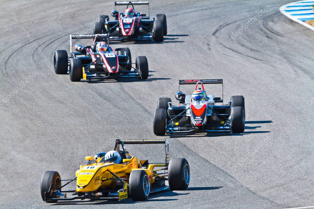 JEREZ DE LA FRONTERA, ESPAÑA - OCT 16: Alex Fontana (10) seguido de ...