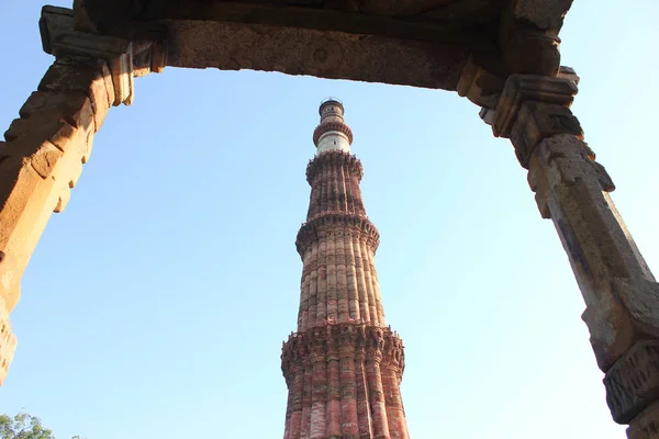 Qutub Minar Iron Pillars Blue Sky — Stock Photo © YAYImages #262264410