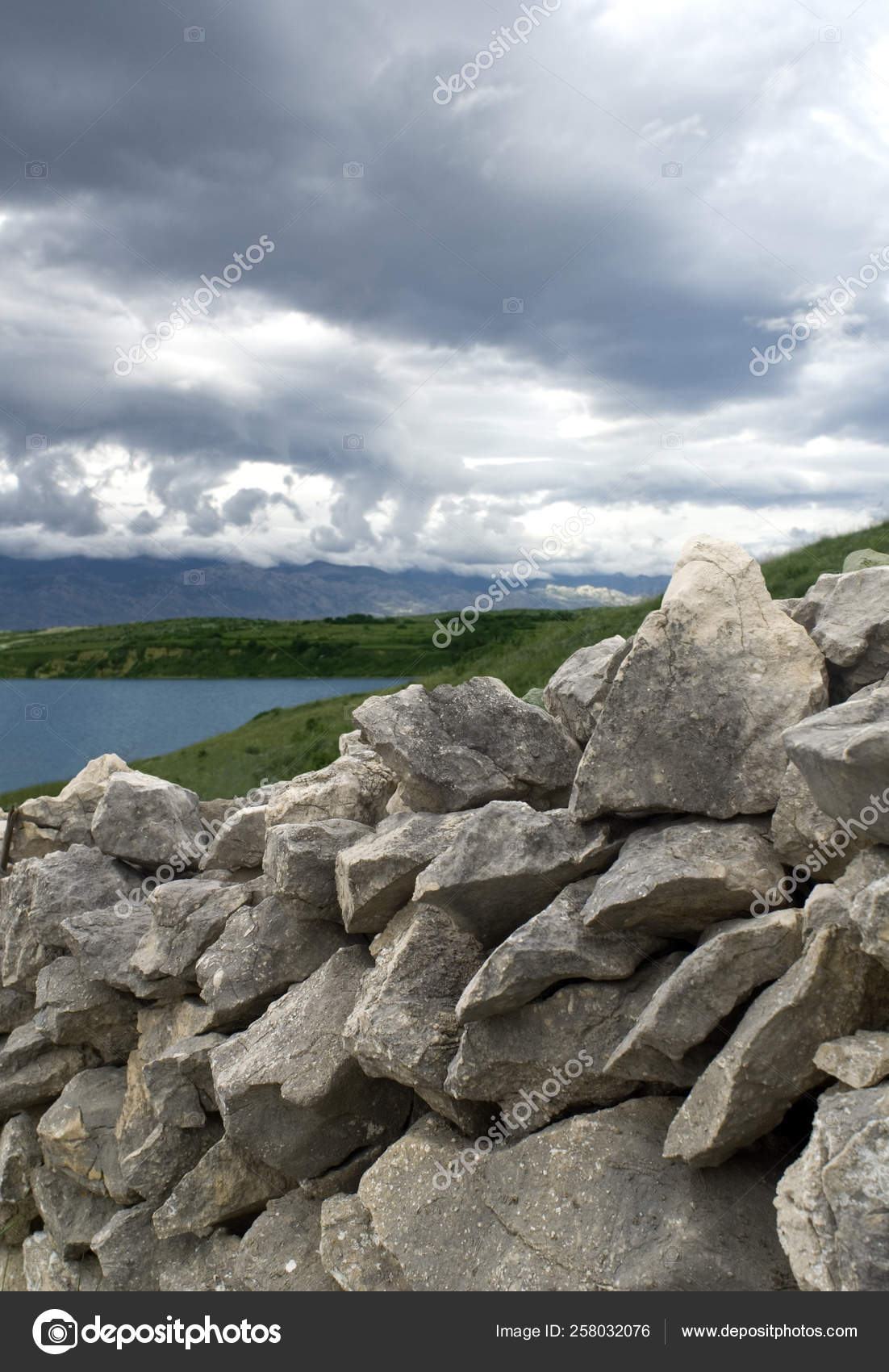 Stone Wall Peninsula Road Pasture Sheep — Stock Photo © YAYImages ...