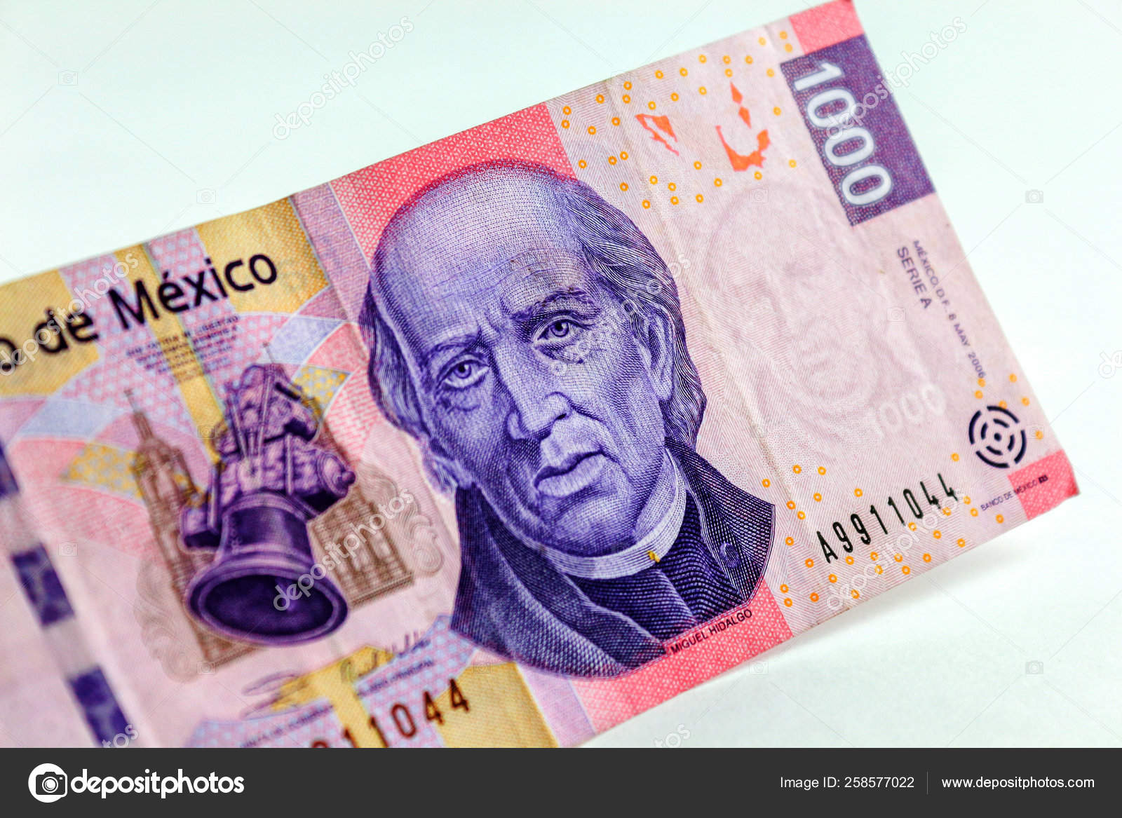 Front View Mexican 1000 Pesos Bill – Stock Editorial Photo © YAYImages ...