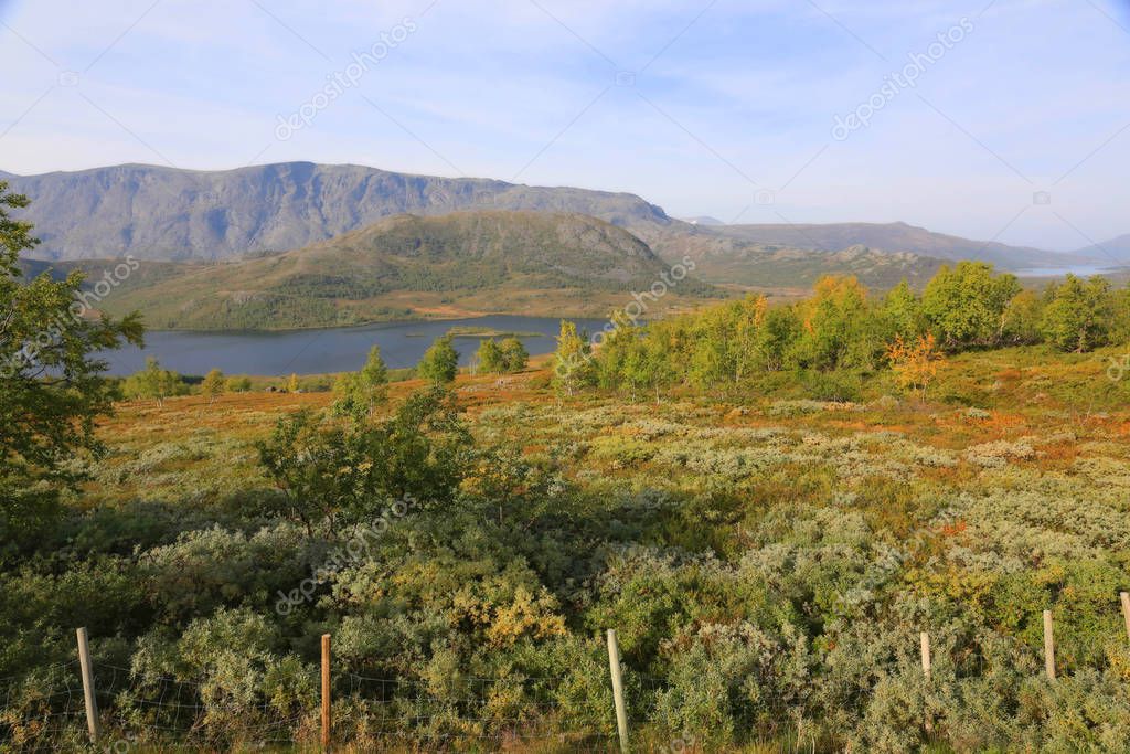 Vista de las montañas del Parque Nacional Tunkinsky en la República de ...