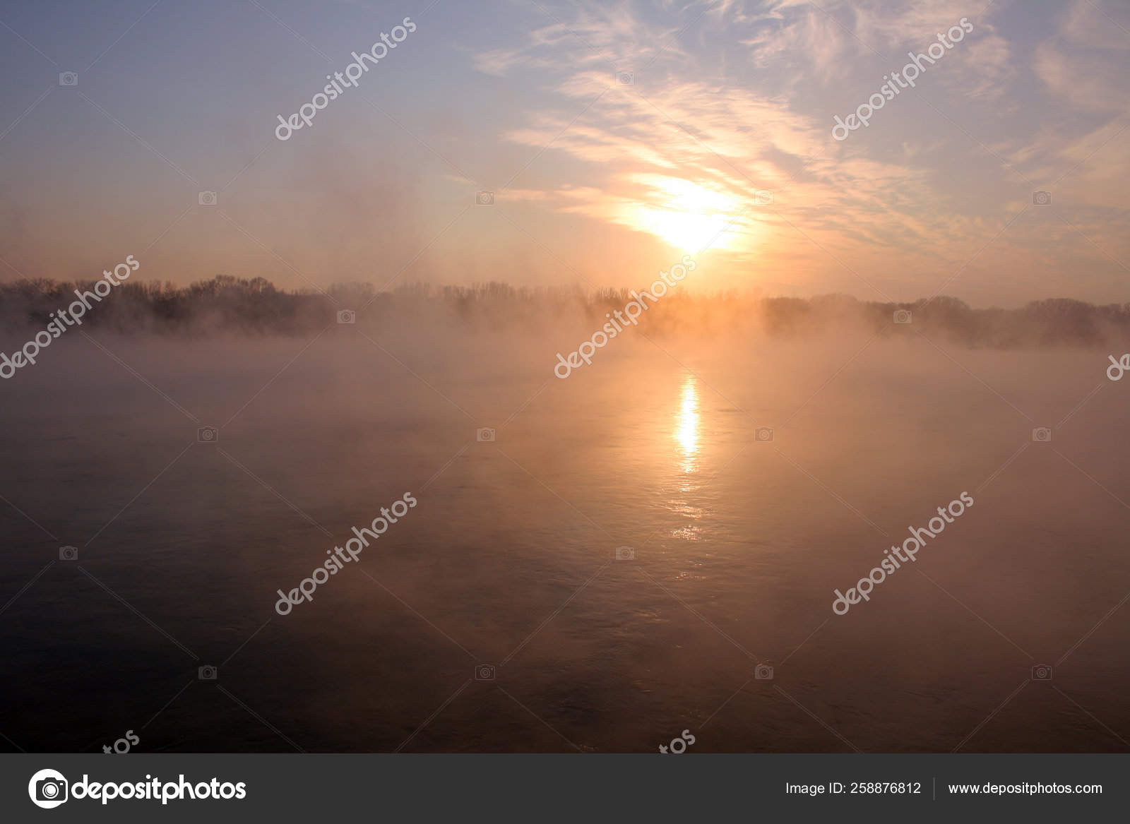 Sun Transparent Cloud Wood River Steaming Sun Reflected River Stock ...