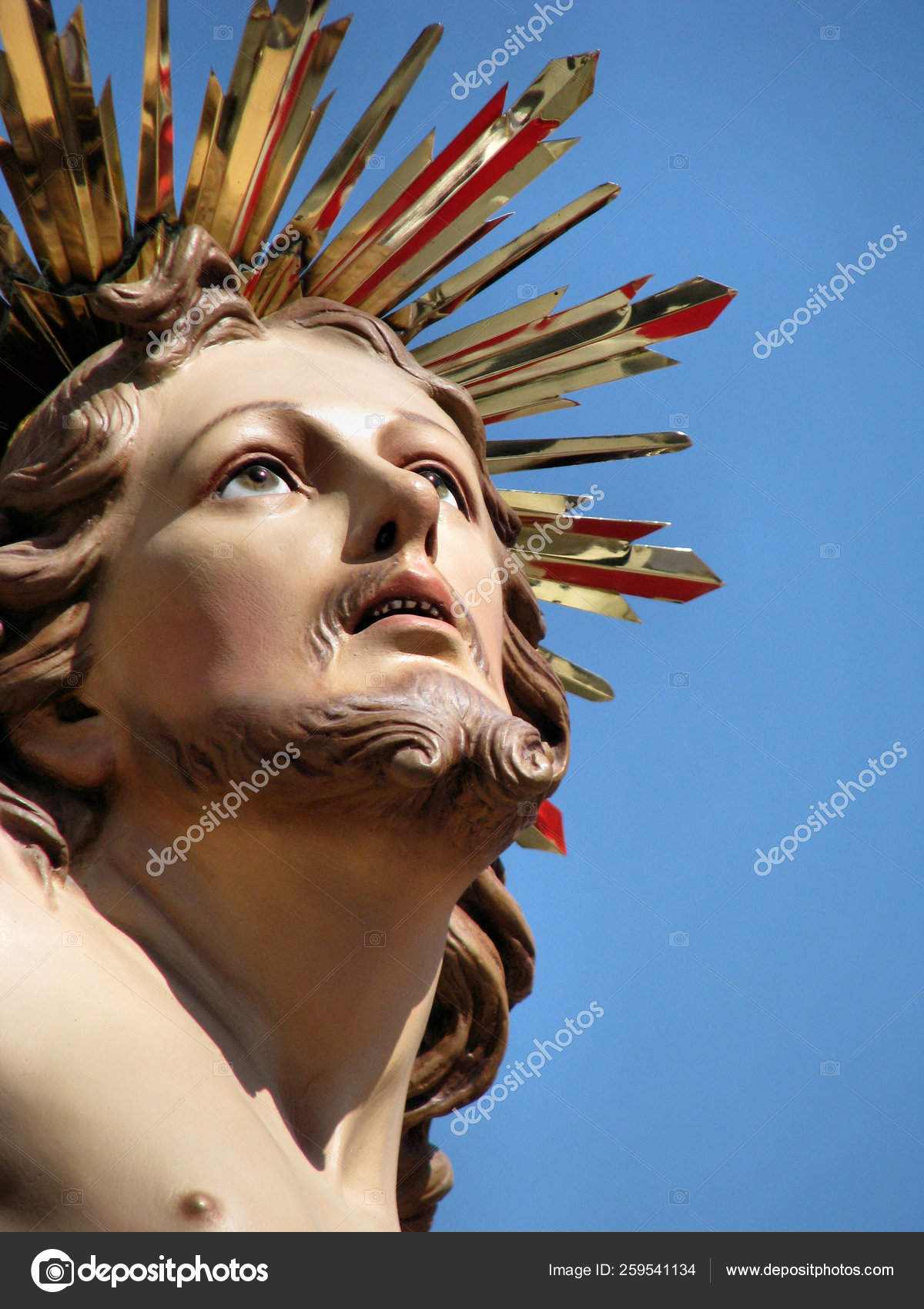 Risen Jesus Statue