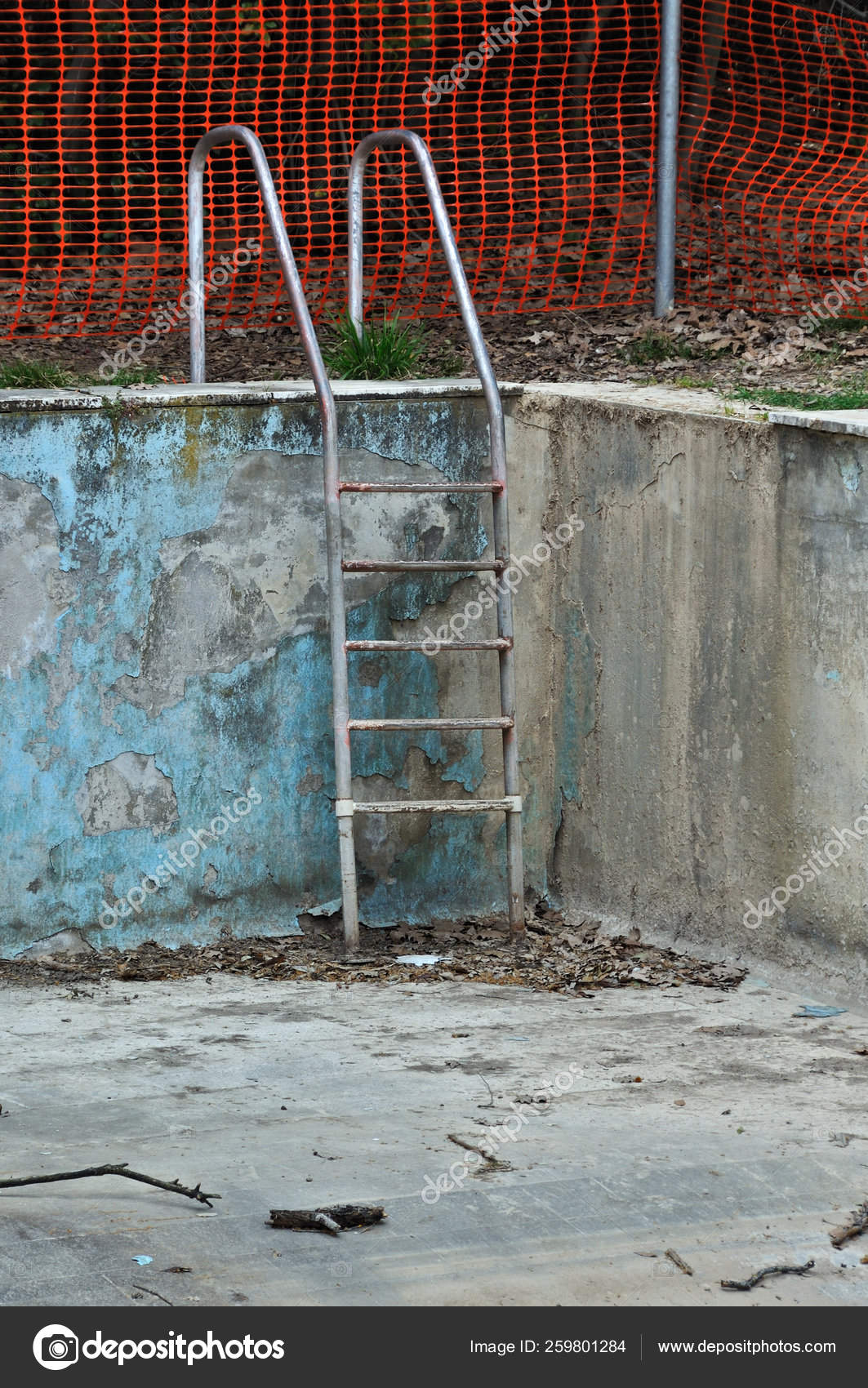 Drained Swimming Pool Abandoned House Stock Photo by ©YAYImages 259801284