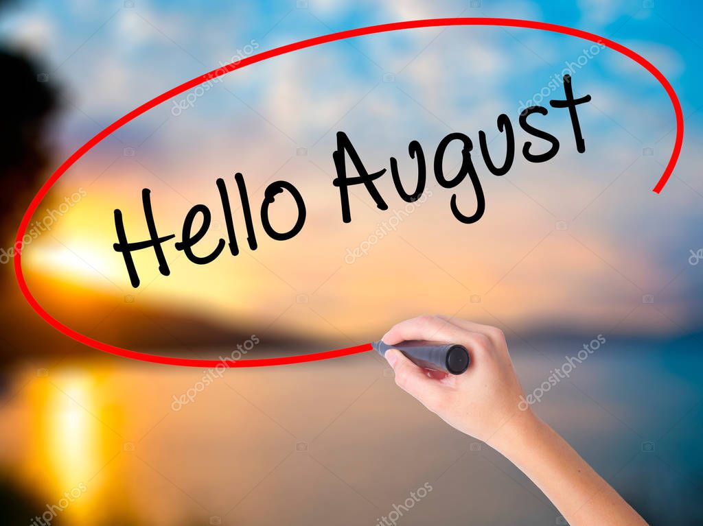 Women Hand writing Hola agosto con marcador negro en pantalla visual ...