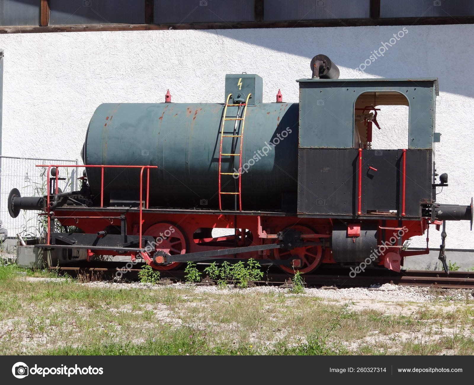 Dumped Worn Out Antique Steam Locomotive — Stock Photo © YAYImages ...