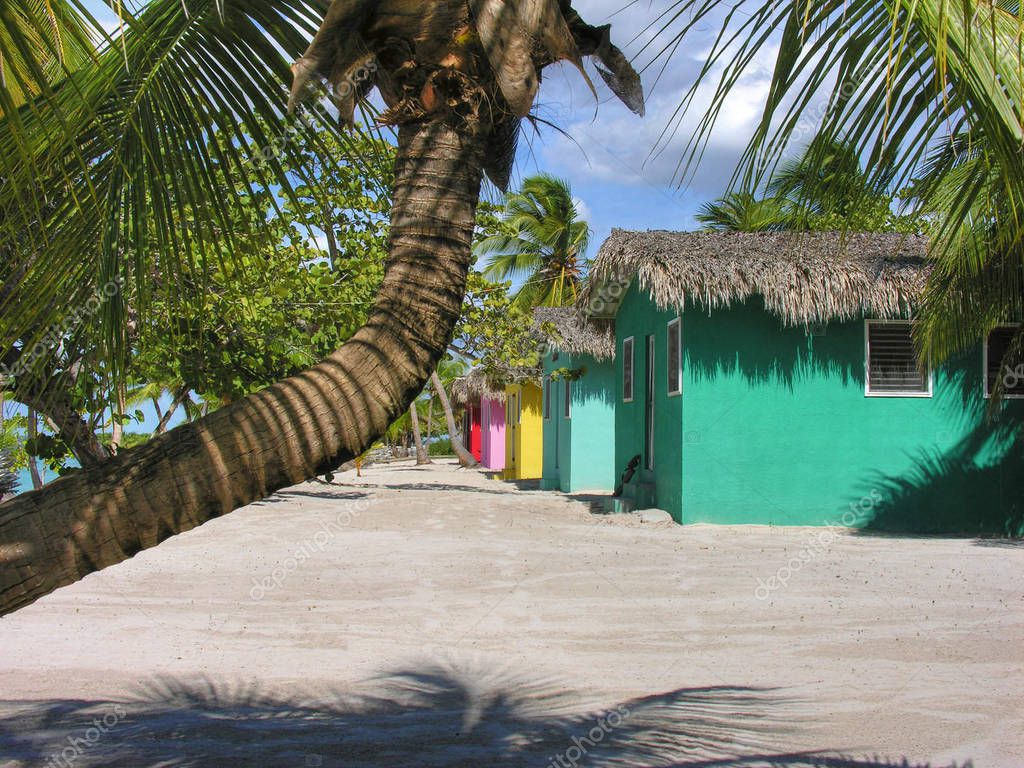 Detalle de la Costa de Santo Domingo, con cuatro casas de colores 2022