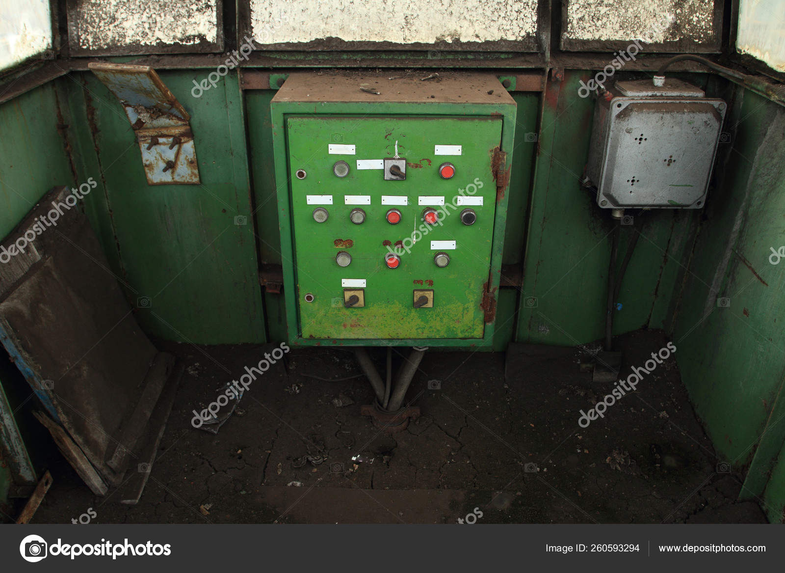 Control Panel Red Green Lamps Buttons — Stock Photo © YAYImages #260593294