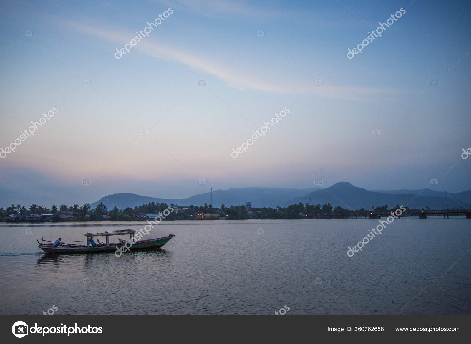 Boat Sunset Kampot Riverside Cambodia — Stock Photo © YAYImages #260762658