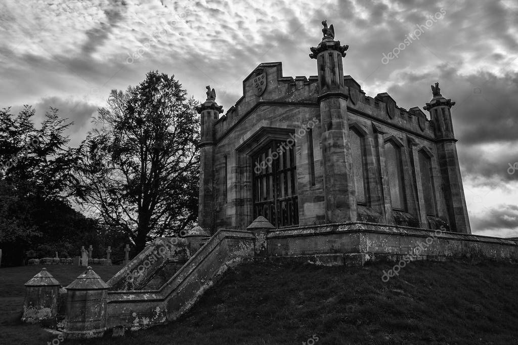 El mausoleo de Guillermo, Segundo Conde de Lowther, en el cementerio de ...
