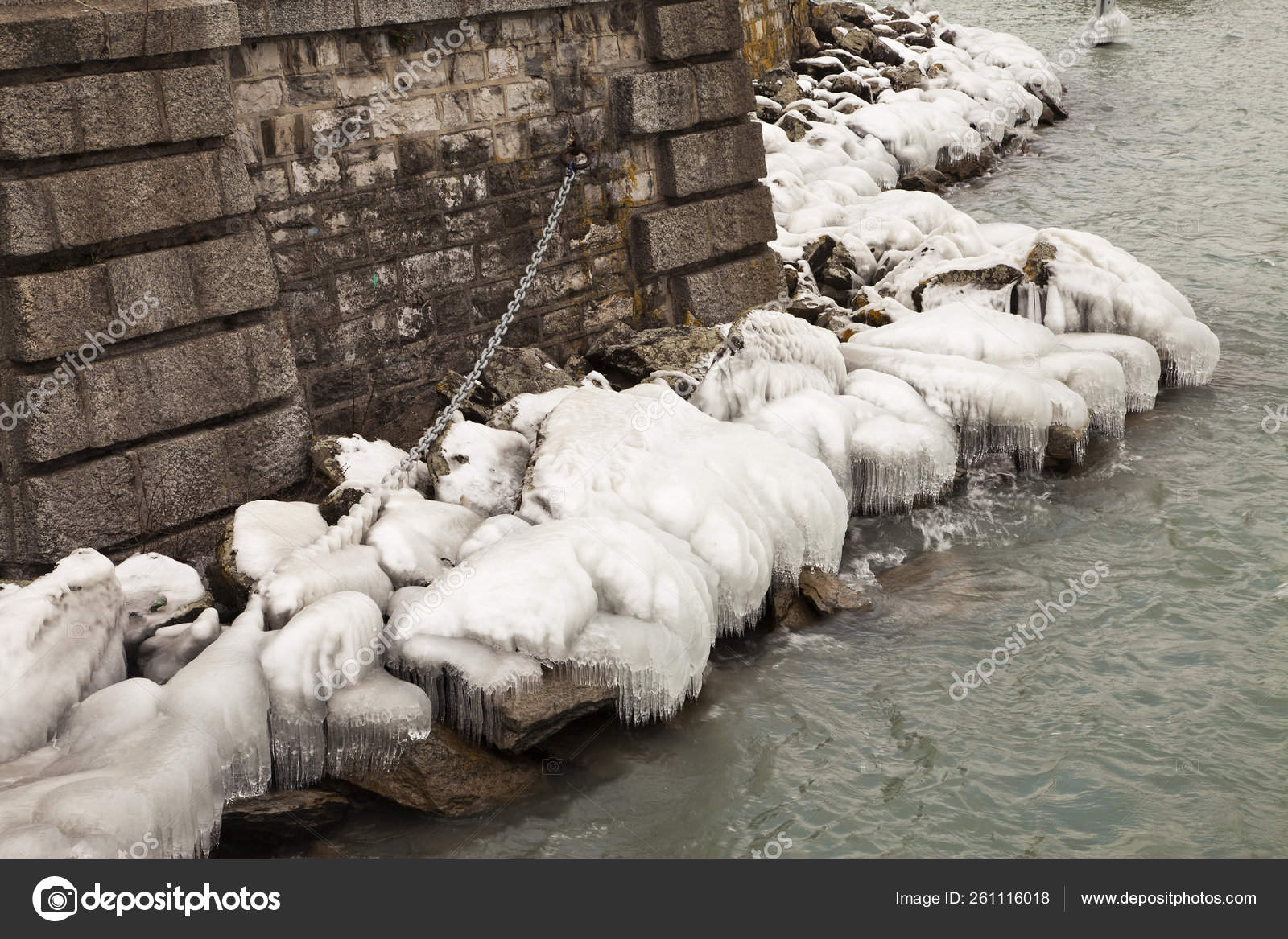 Heavy Winter Weather Deposits Ice Rocks Water's Edge — Stock Photo ...