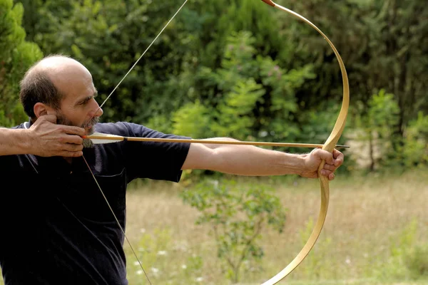Handsome man practicing archery — Stock Photo © Wavebreakmedia #31465023