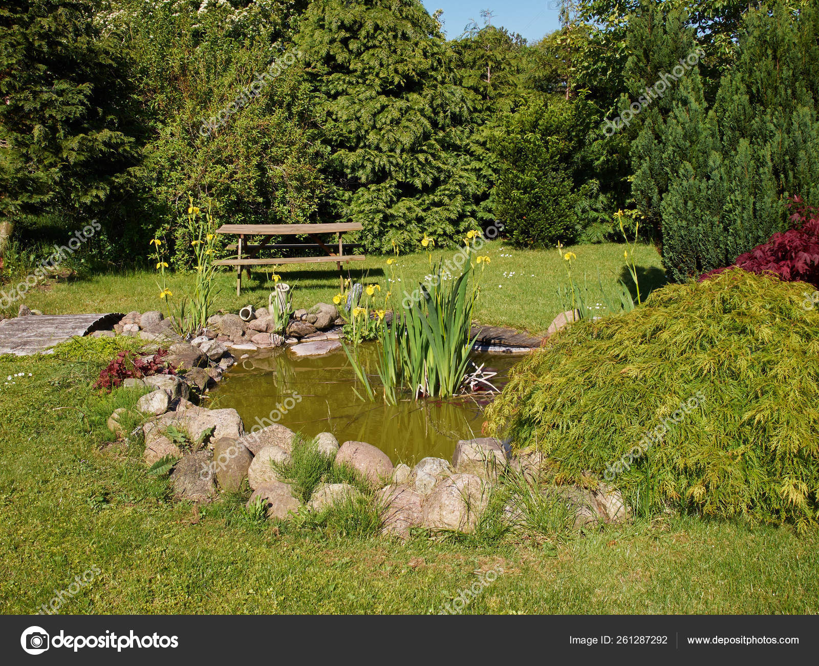 Beautiful Classical Garden Fish Pond Surrounded Grass Gardening ...