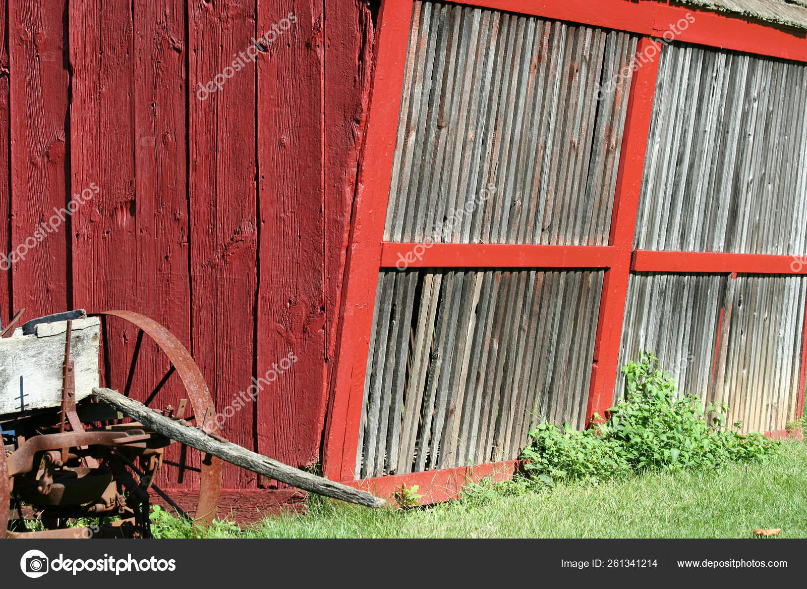Old Red Hay Barn — Stock Photo © YAYImages #261341214