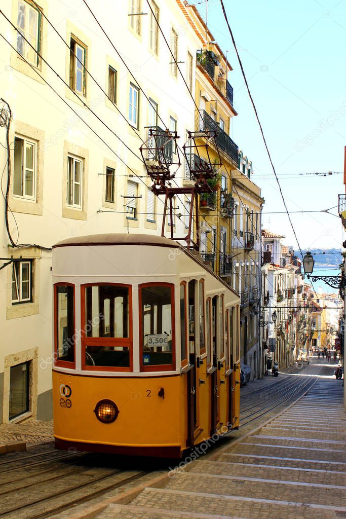 Este funicular es uno de los tres que aún funcionan todos los días en Lisboa. 2023