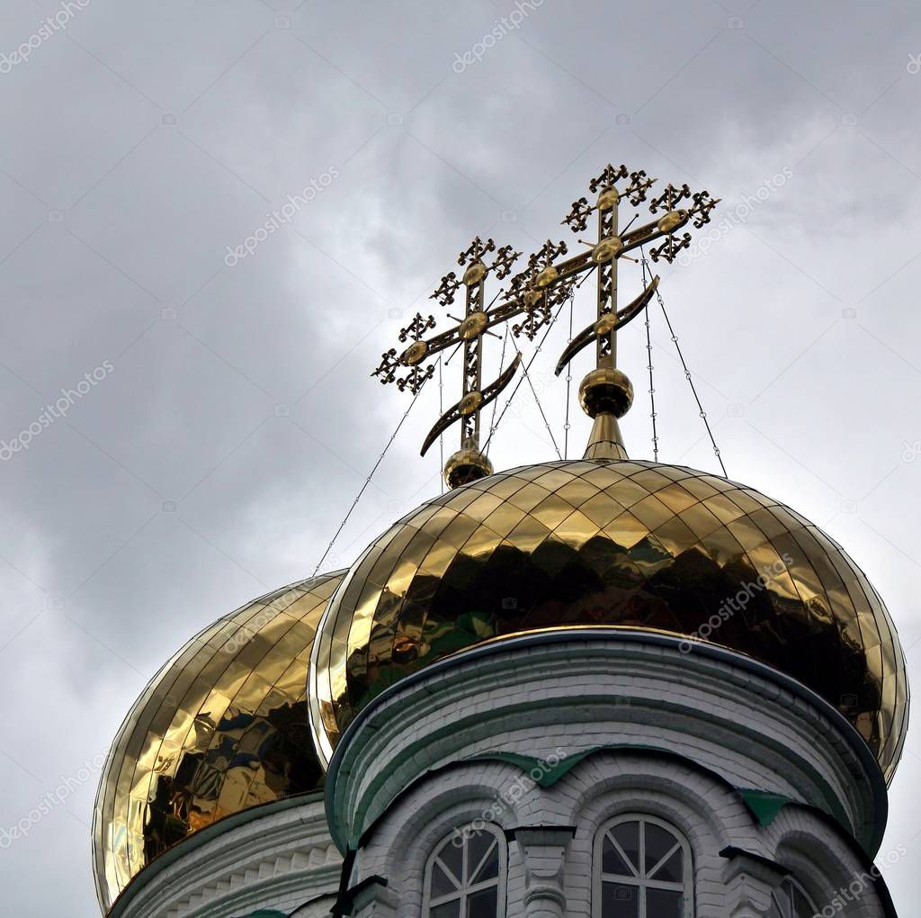 Las cúpulas de oro del Monasterio Virgen de Raifa. El Monasterio Virgen ...