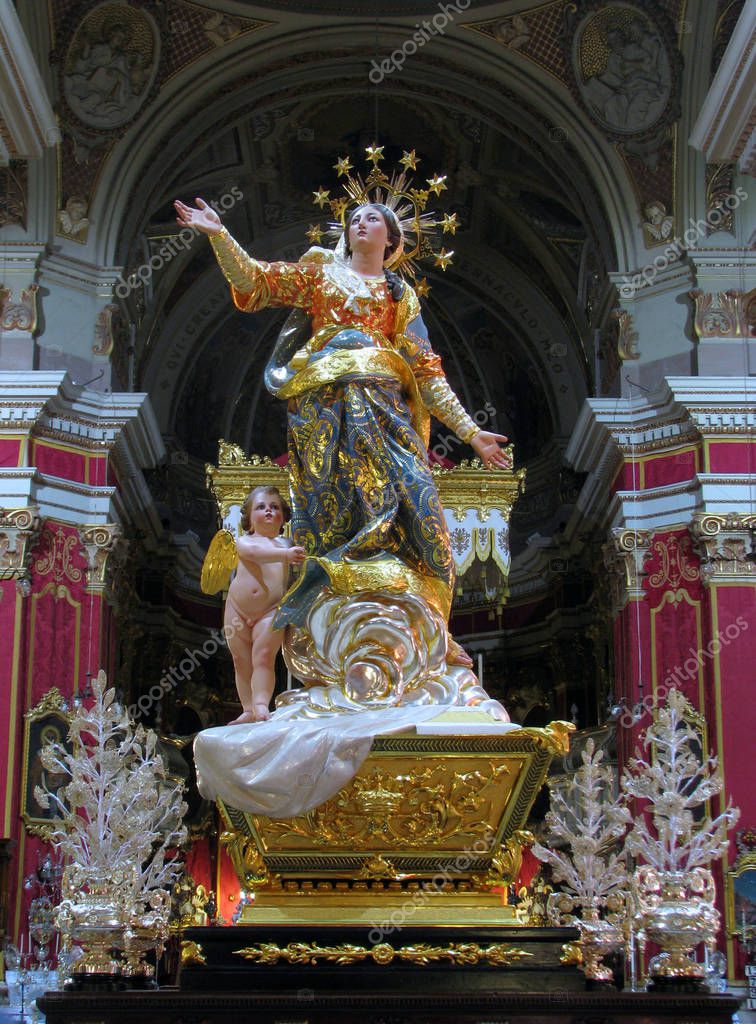 La estatua de la Asunción de la Santísima Virgen María, en Ghaxaq ...