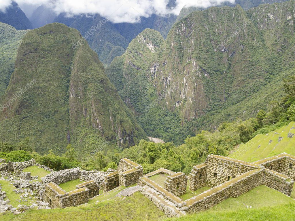 Vista desde el Templo del Sol en un sitio Inca precolombino del siglo ...