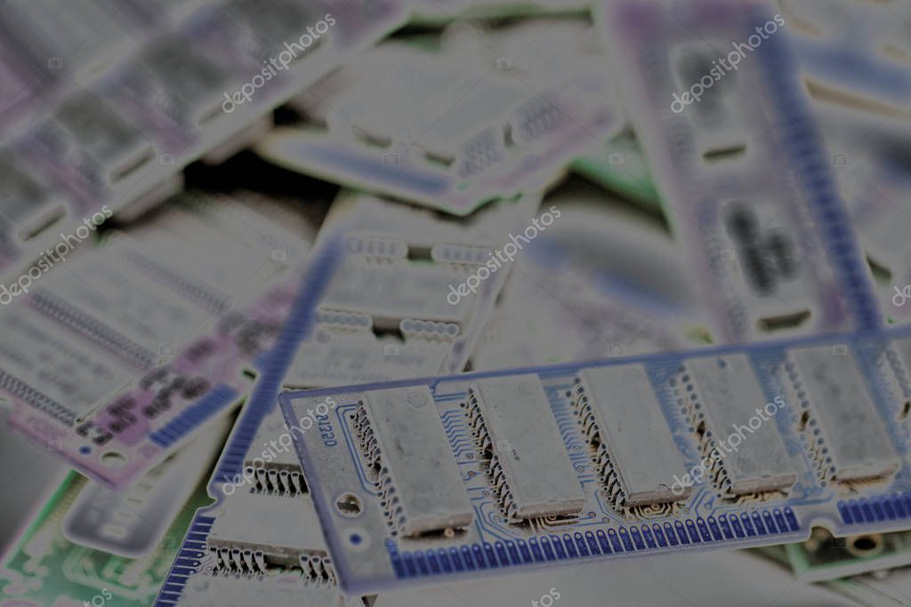 Muchos módulos de memoria de computadora diferentes con filtro especial ...