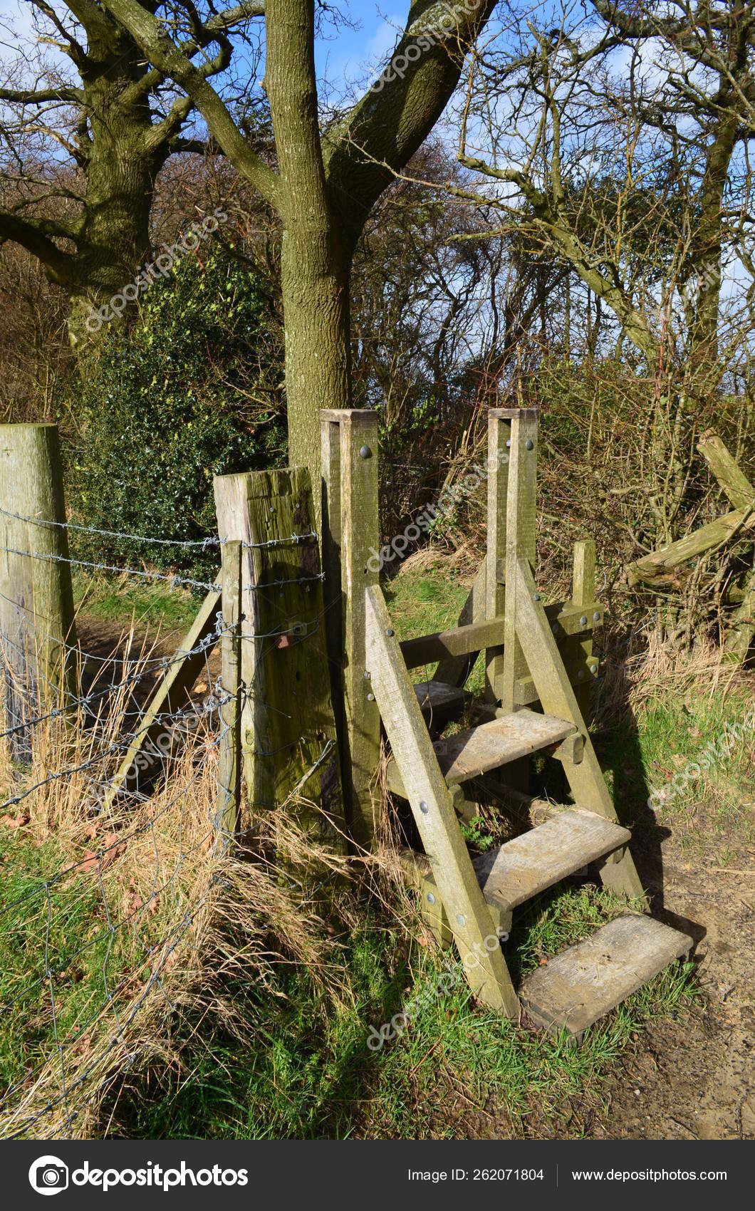 Unusual Gate Used Walkers Negotiate Public Rights Way English ...