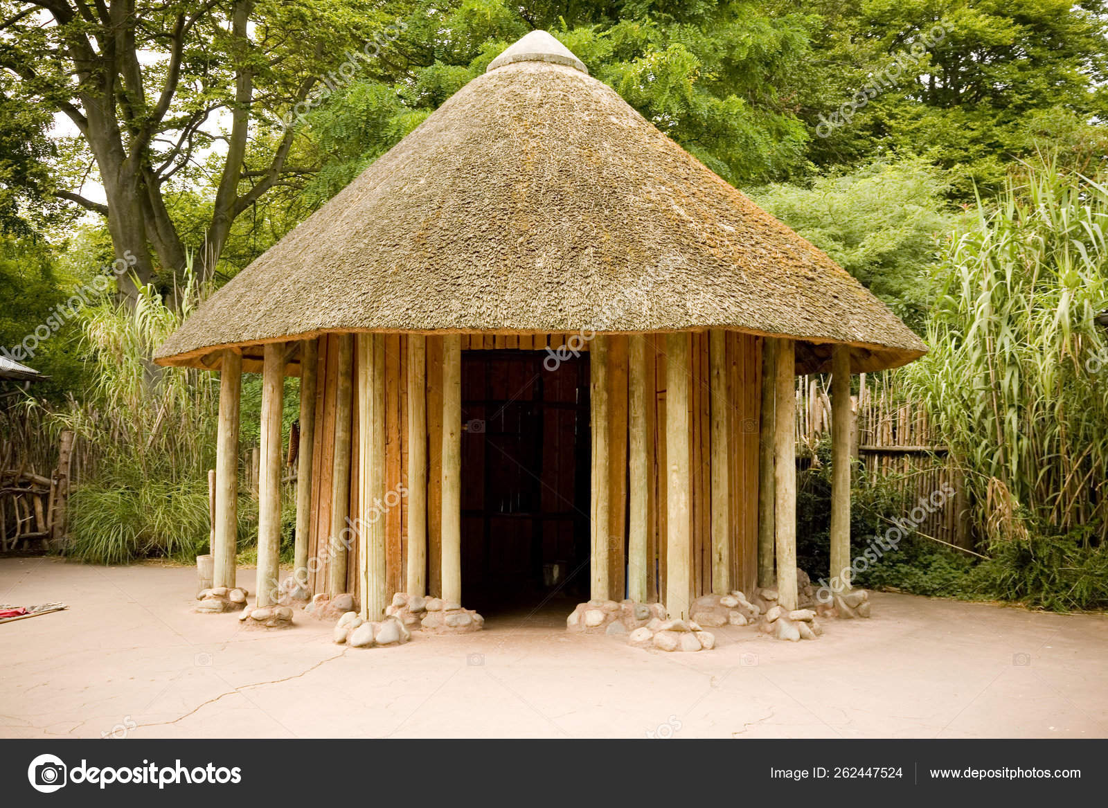 Replica Africain Hut Park — Stock Photo © YAYImages #262447524