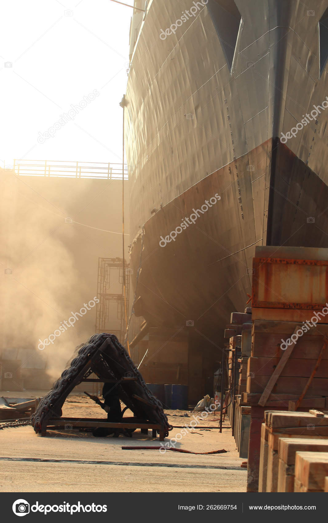 Sandblasting Inject Chain Dry Dock – Stock Editorial Photo © YAYImages ...