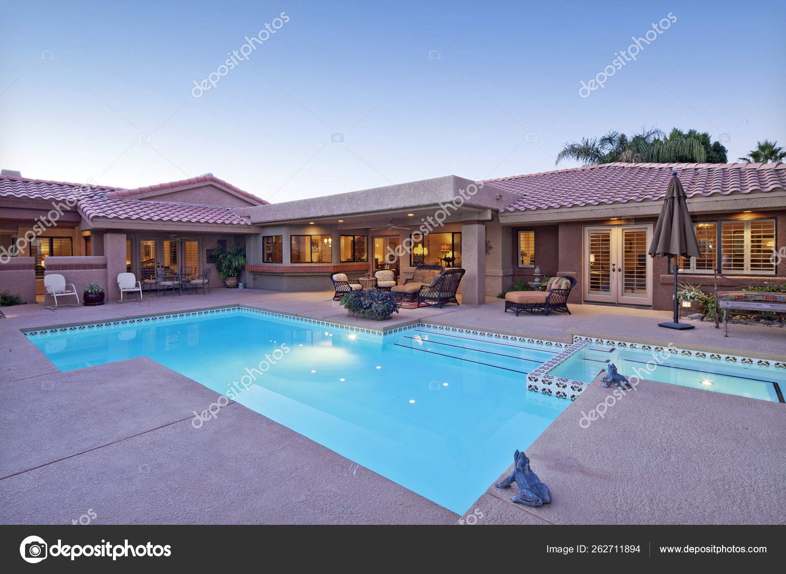 Rear View Luxury Villa Swimming Pool – Stock Editorial Photo ...