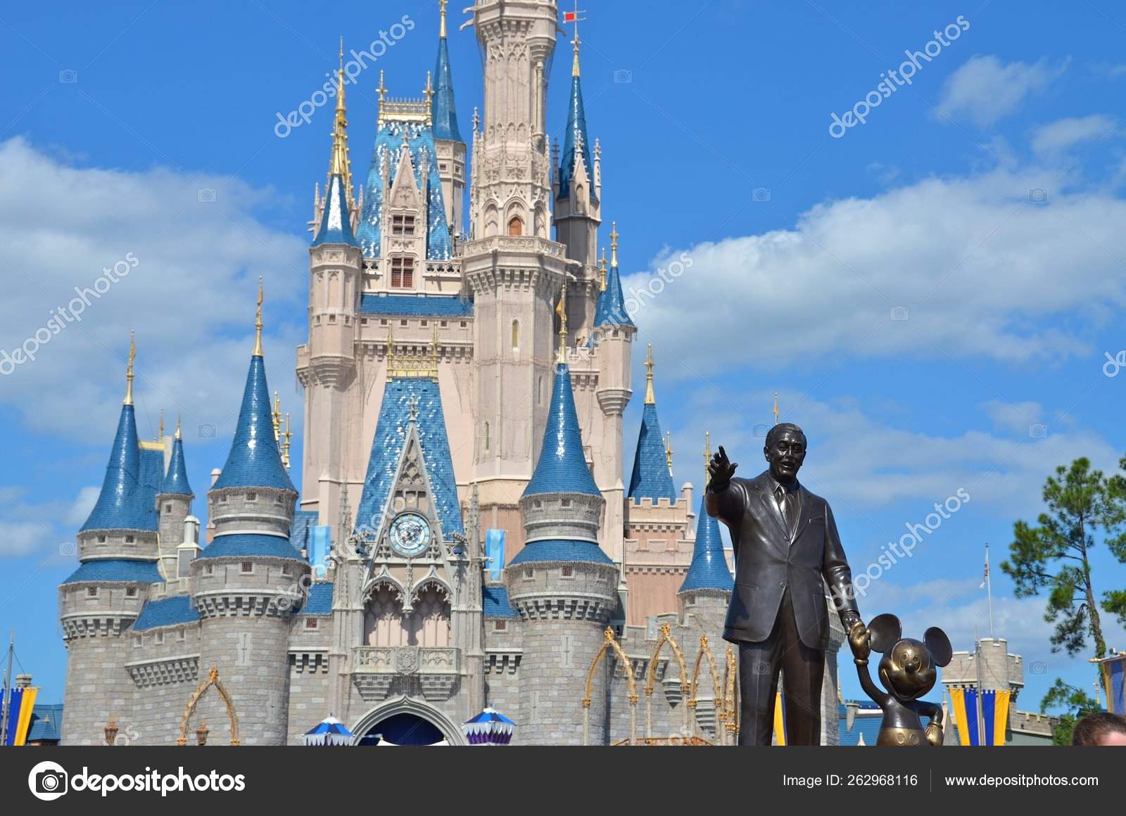 Walt Disney Statue Front Castle Disneyworld – Stock Editorial Photo ...