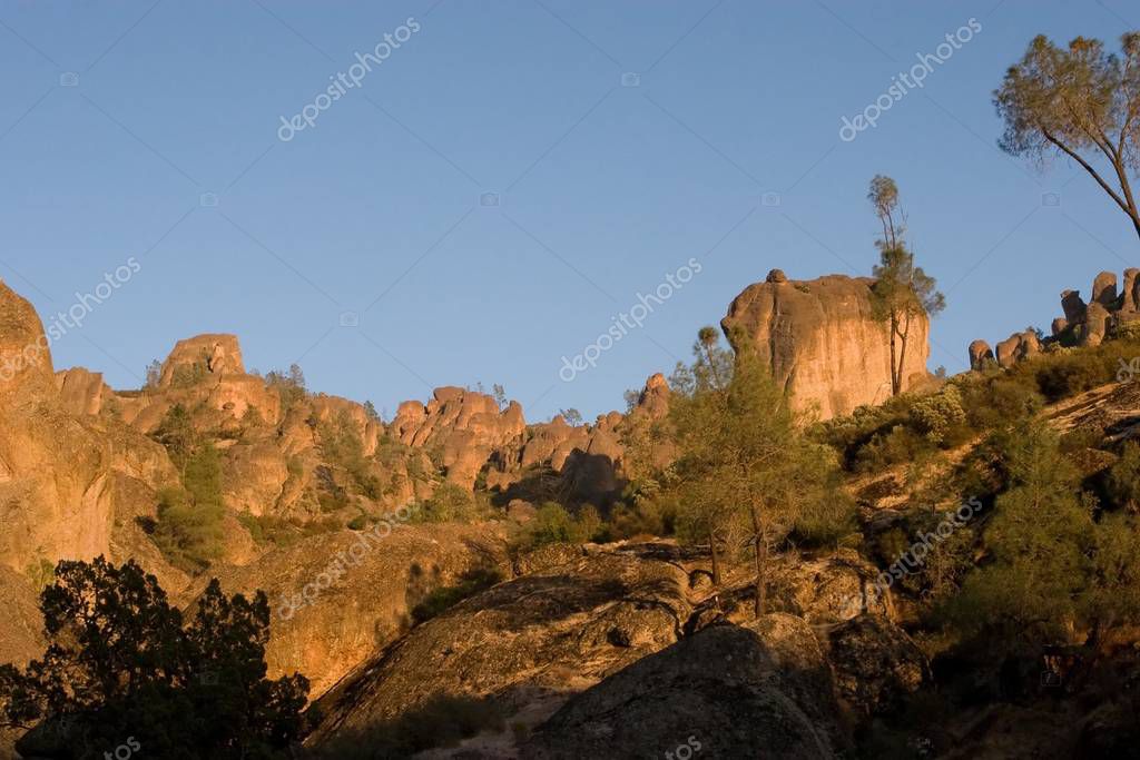 Pinnacles National Monument es un área montañosa protegida ubicada al ...