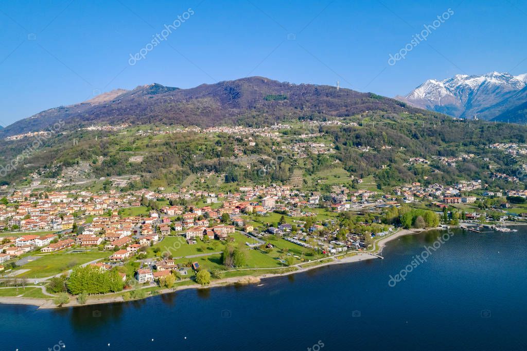 Lago de Como (IT) - Vista aérea panorámica de Dongo y los países ...