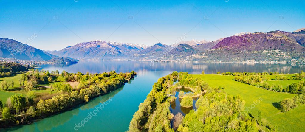 Vista aérea de la desembocadura del río Adda en el Lago de Como ...