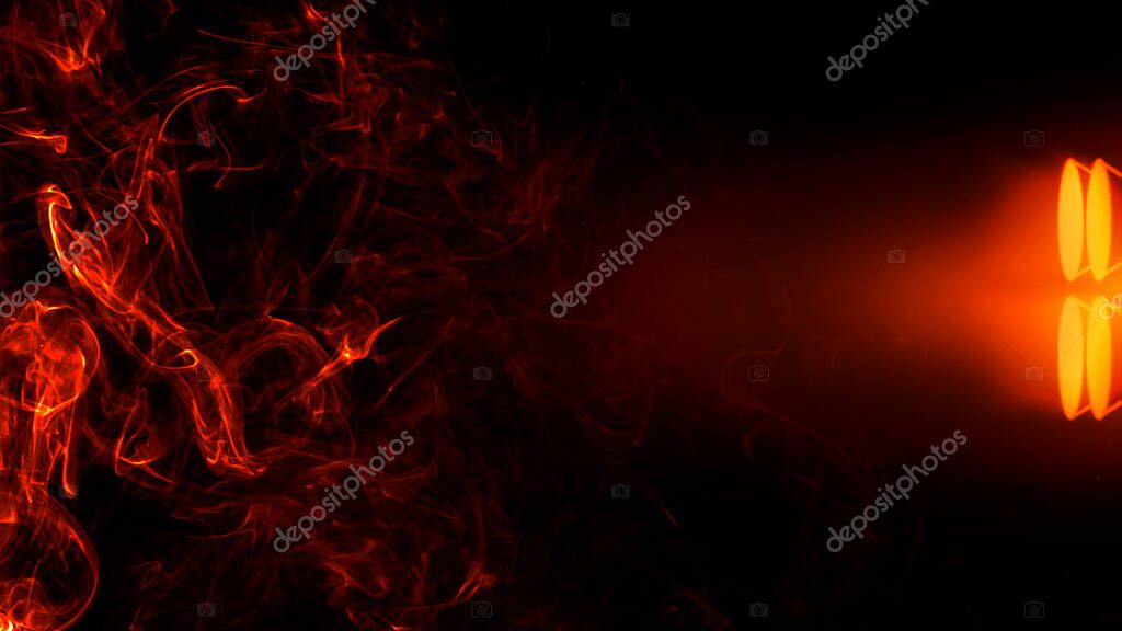 Proyector de fuego luces de arena estadio brillante. Proyector con humo ...