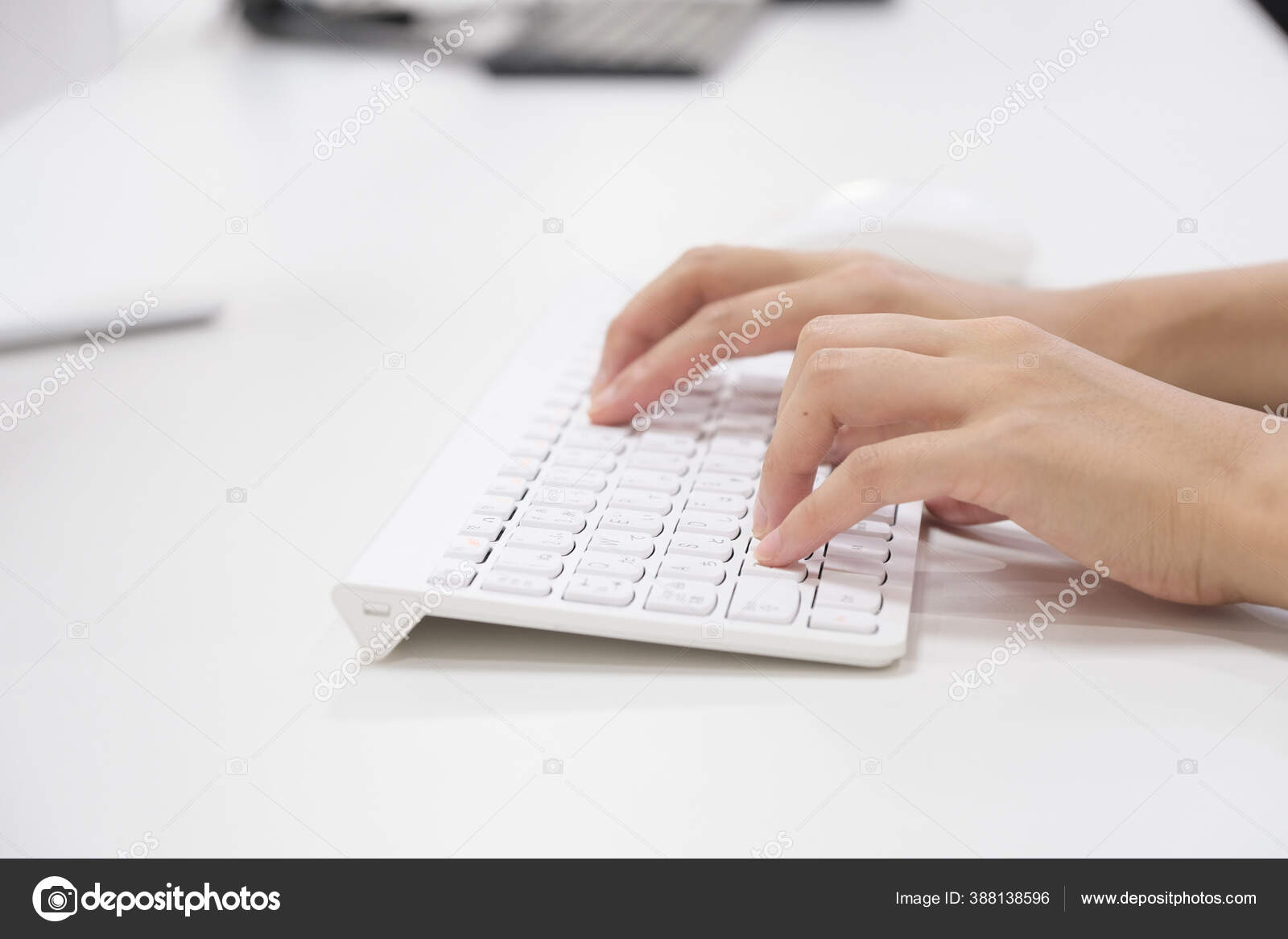 Japanese Woman Operating Computer Her Office — Stock Photo © mapo_japan ...