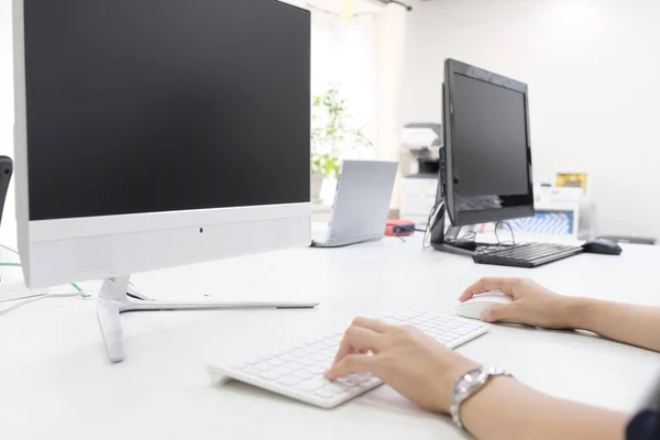 Japanese Woman Operating Computer Her Office — Stock Photo © mapo_japan ...