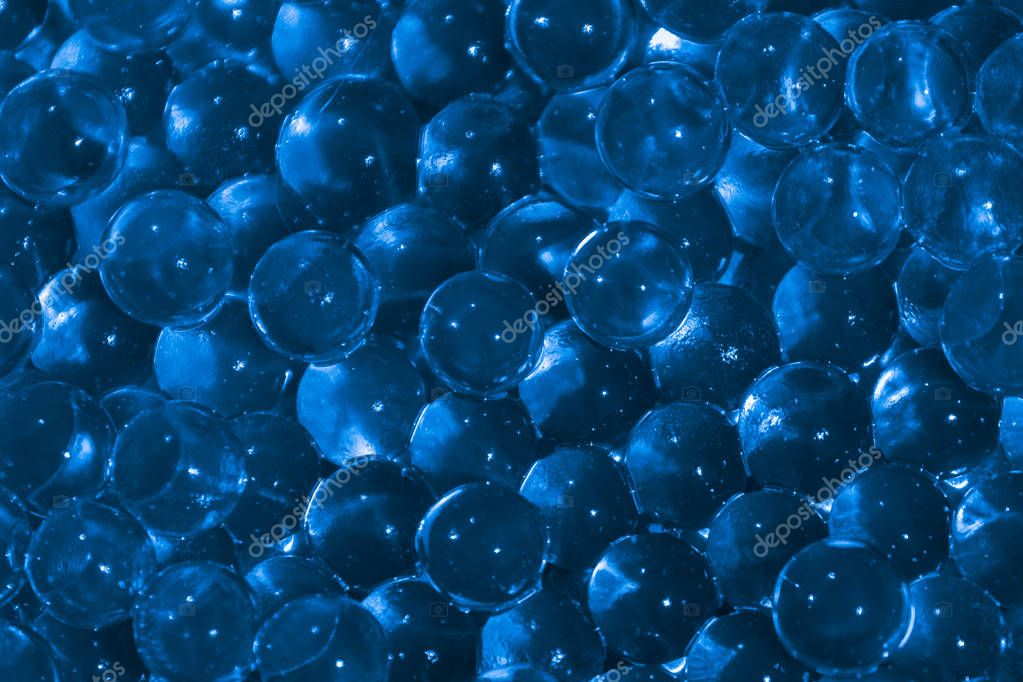 Bolas de hidrogel azul transparente. Bolas de gel de agua azul con ...