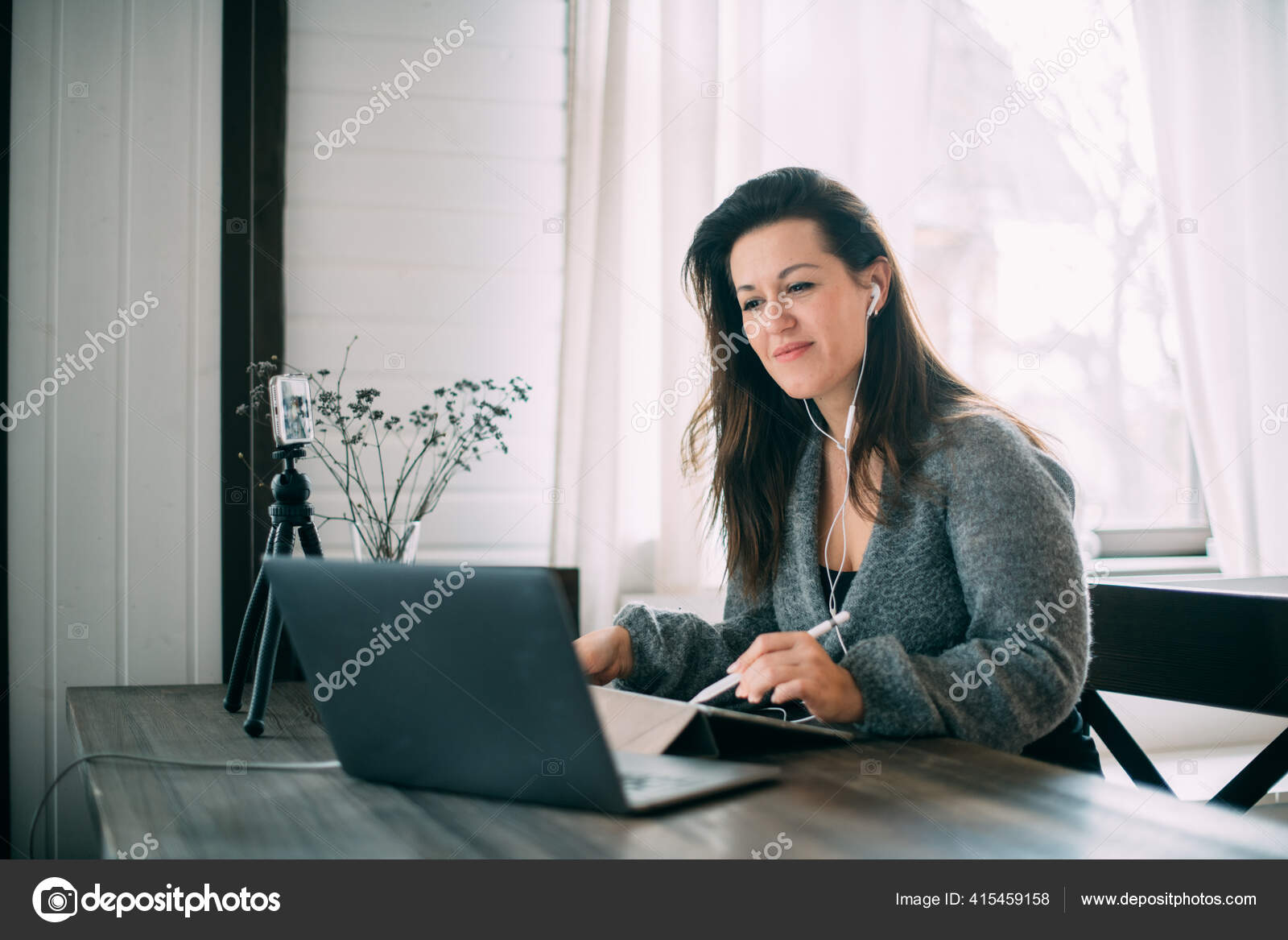 Woman Works Conducts Live Broadcasts Home Internet Girl Talks Leads ... Woman Works Conducts Live Broadcasts Home Internet Girl Talks Leads ...