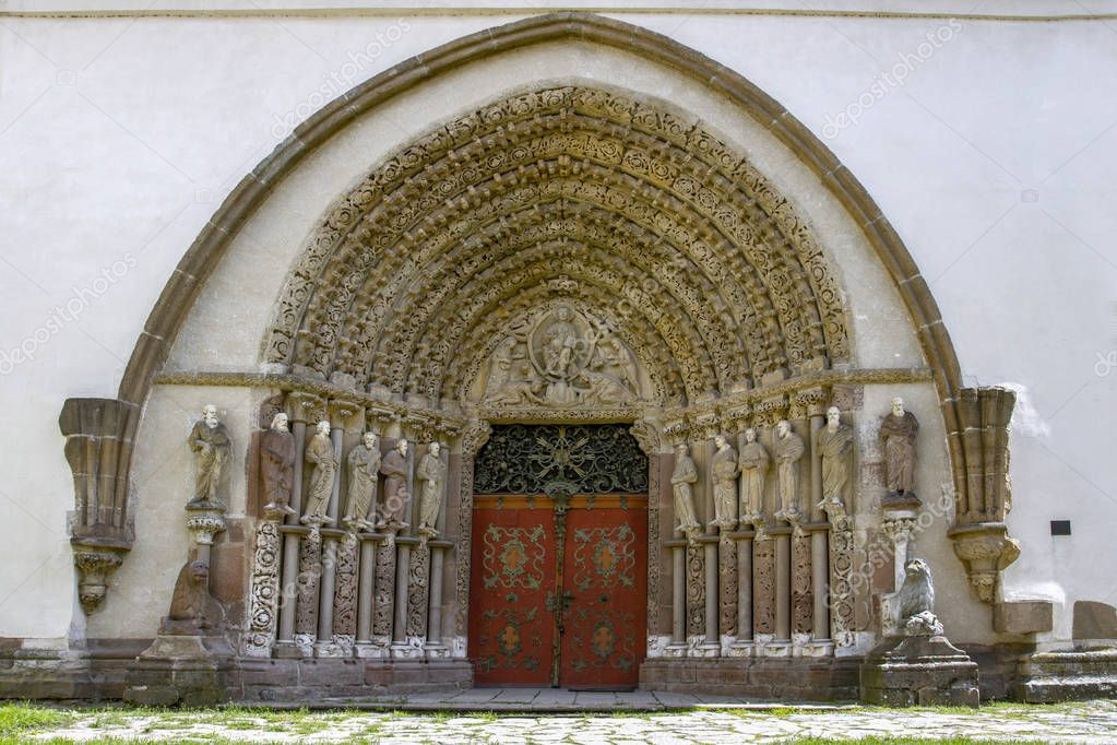 Monasterio de Porta Coeli. Portal gótico Basílica románico-gótica de la ...