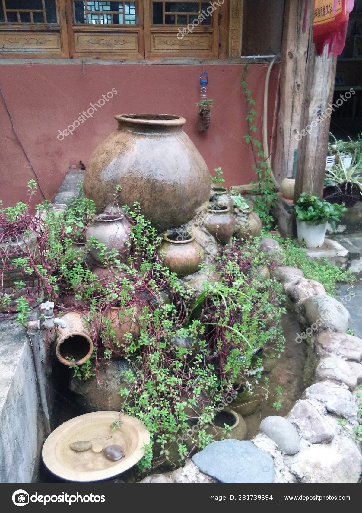 Old Ceramic Pots Pot — Stock Photo © Imaginechina-Tuchong #281739694