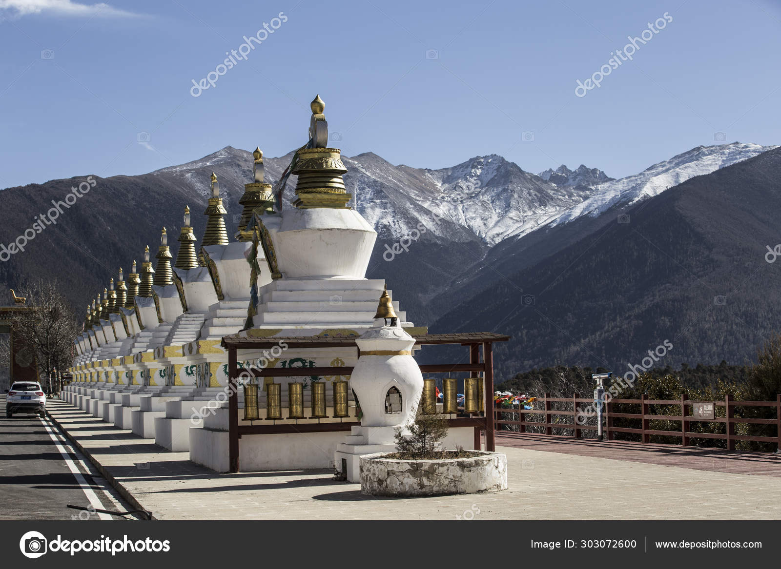 Buddhist Temple Mountains – Stock Editorial Photo © Imaginechina ...