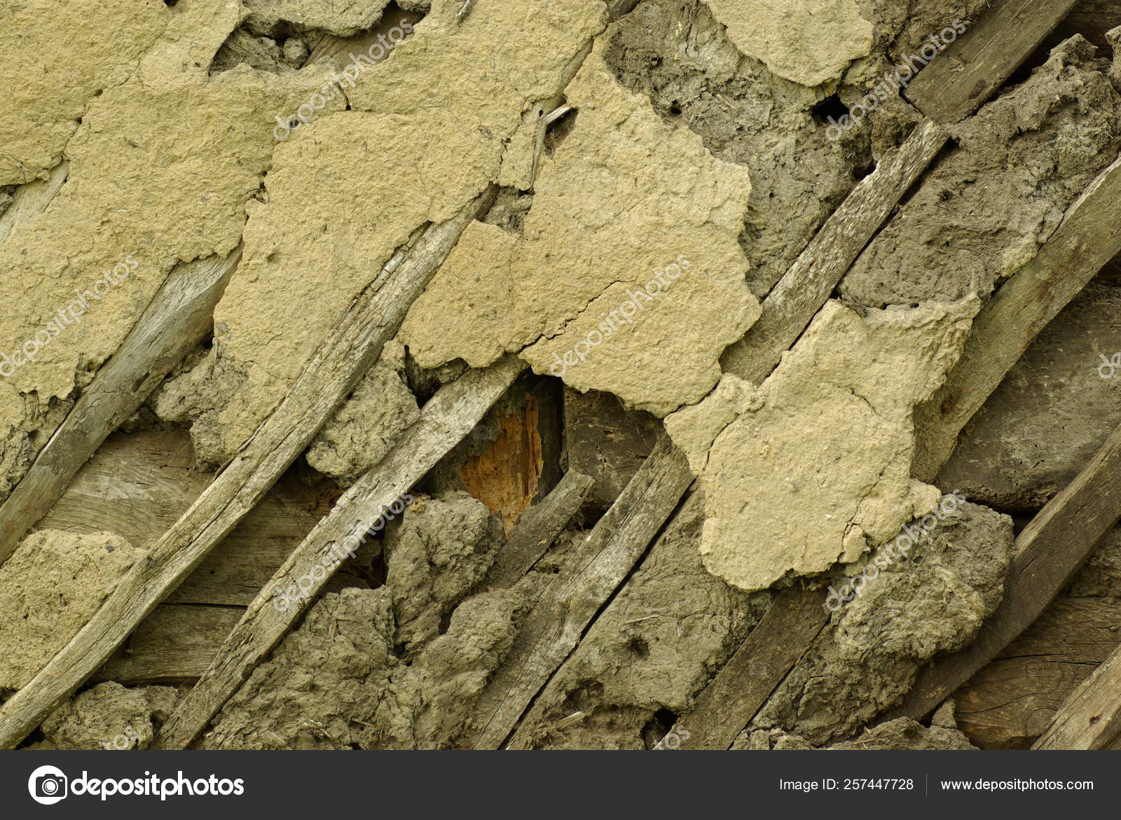 Destroyed Plaster Fragments Rural Plaster Stock Photo by ©DENYSOFF ...