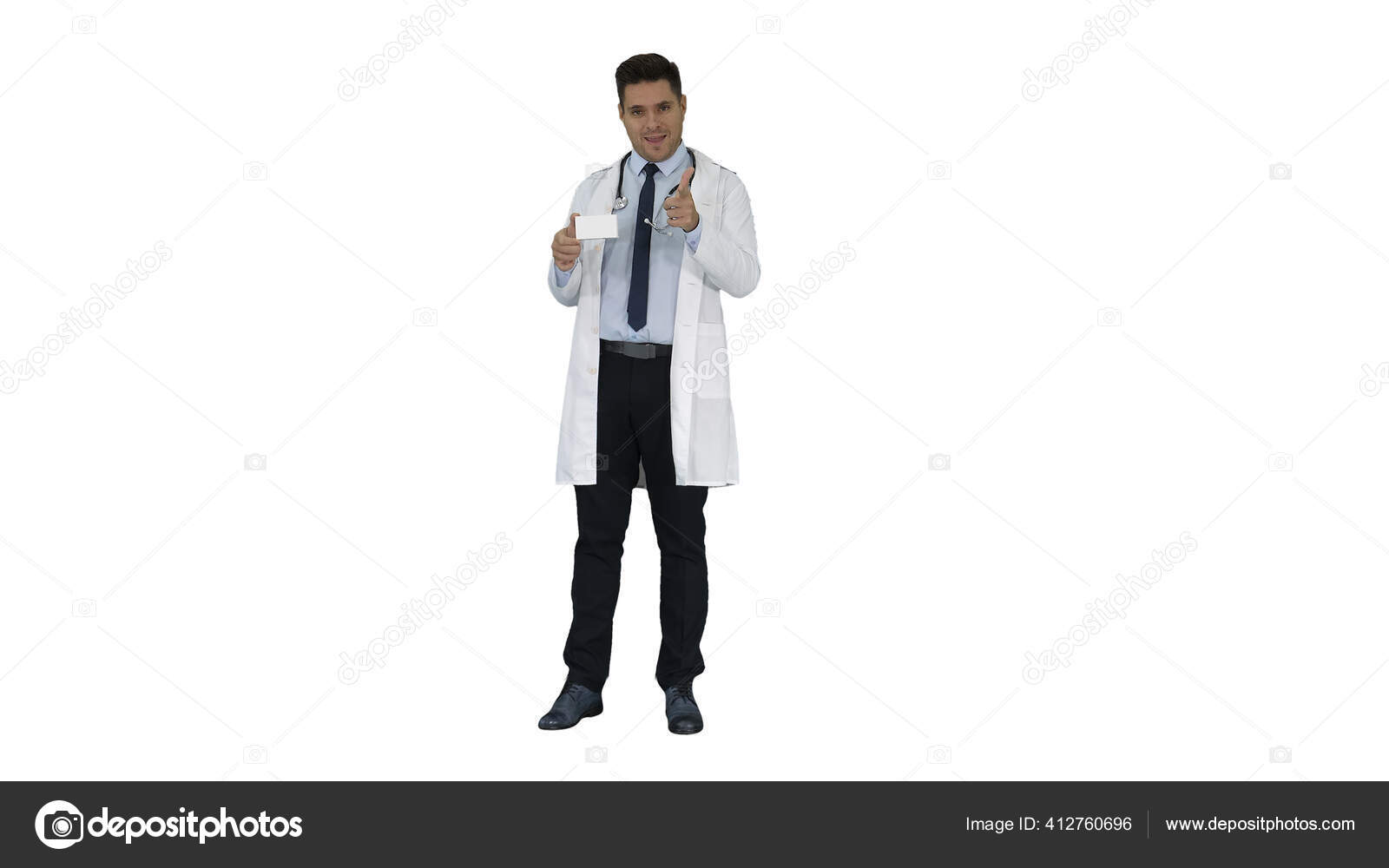 Doctor hablando con cámara presentando nueva medicina sobre fondo ...