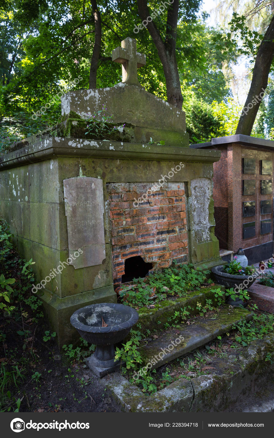 Crypt Grave Old Cemetery Stock Photo by ©sergemi 228394718