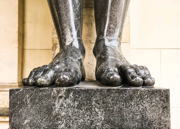 Statue feet Stock Photos, Royalty Free Statue feet Images | Depositphotos
