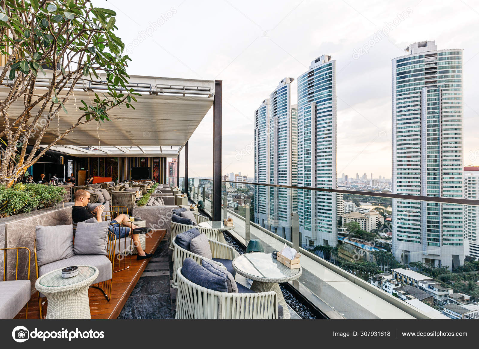 Outdoor Rooftop Bar White Movable Roof Outdoor Sofa Space Can – Stock ...