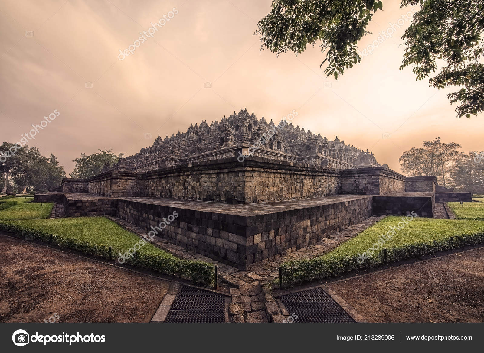 Early Morning Borobudur Temple Java — Stock Photo © manjik #213289006